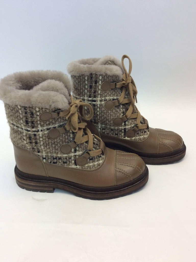 Chanel Taupe Plaid Snow Boots with Shearling Lining For Sale at 1stDibs