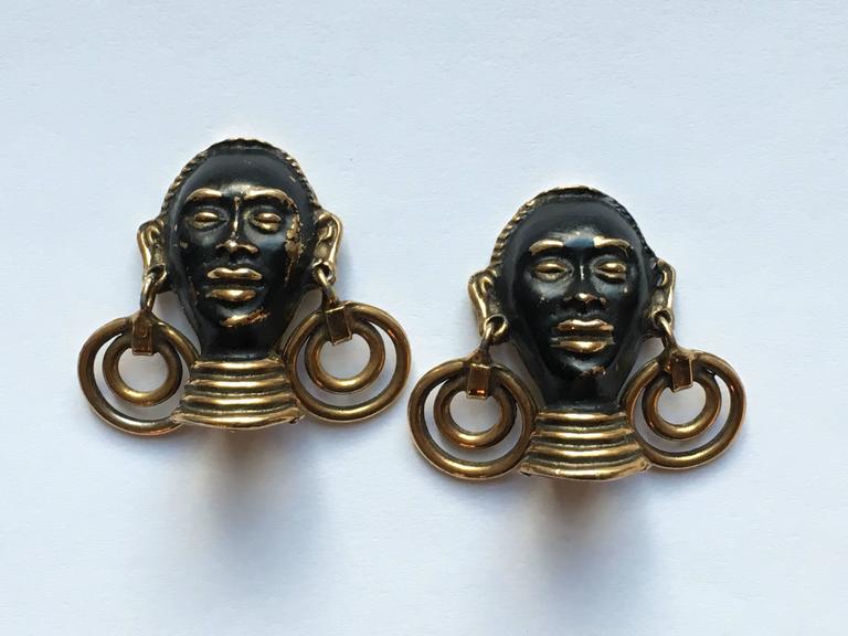 1940s Tribal African Head Enameled Brass Bracelet and Earrings at 1stDibs