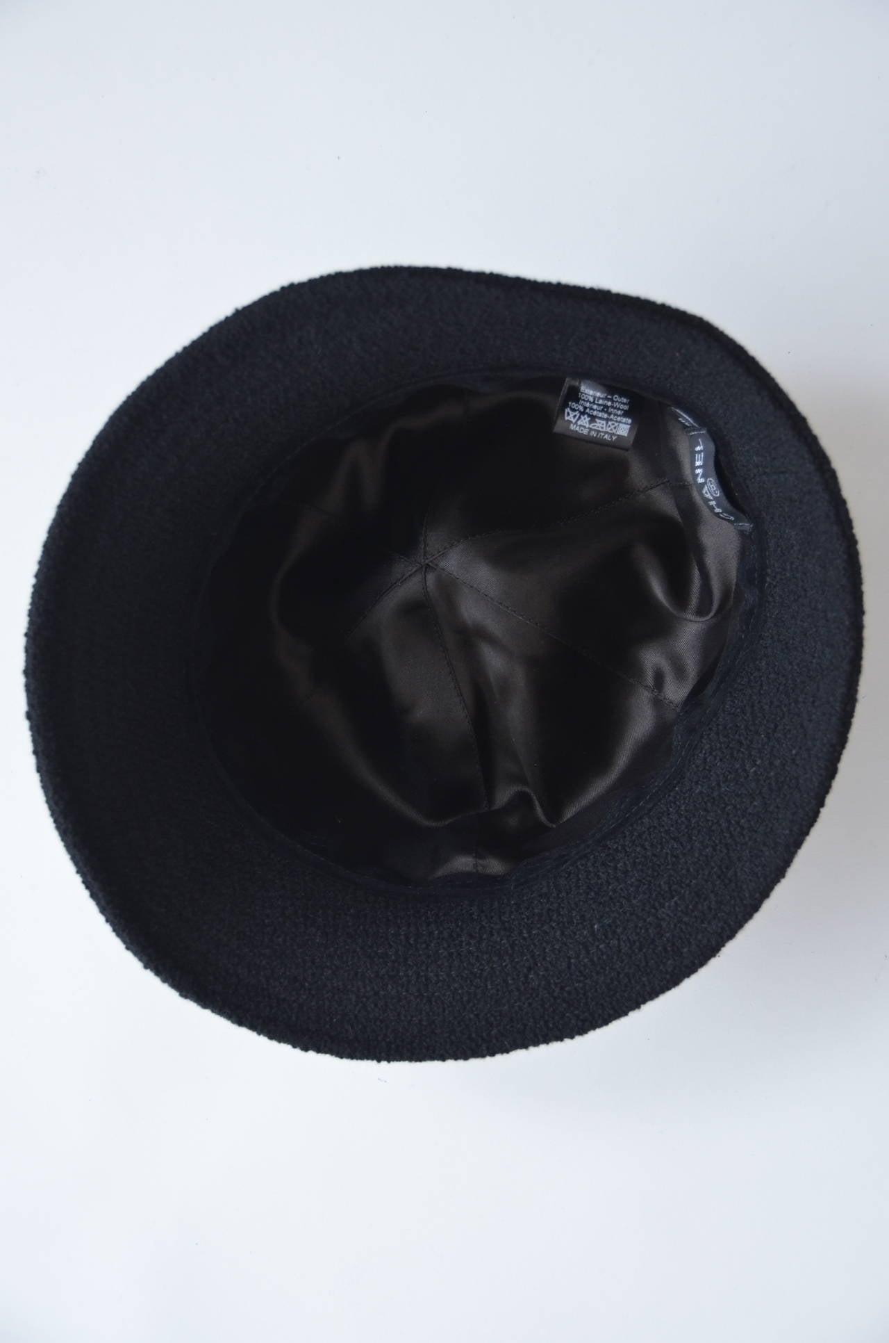 Chanel Pearl Tweed Hat at 1stDibs | chanel pearl hat, chanel pearl ...