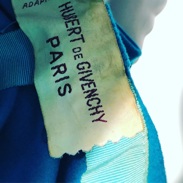 1960s Azure Blue Hubert de Givenchy Velour Fur Felt Mod Bubble Hat W/ Bow For Sale at 1stDibs