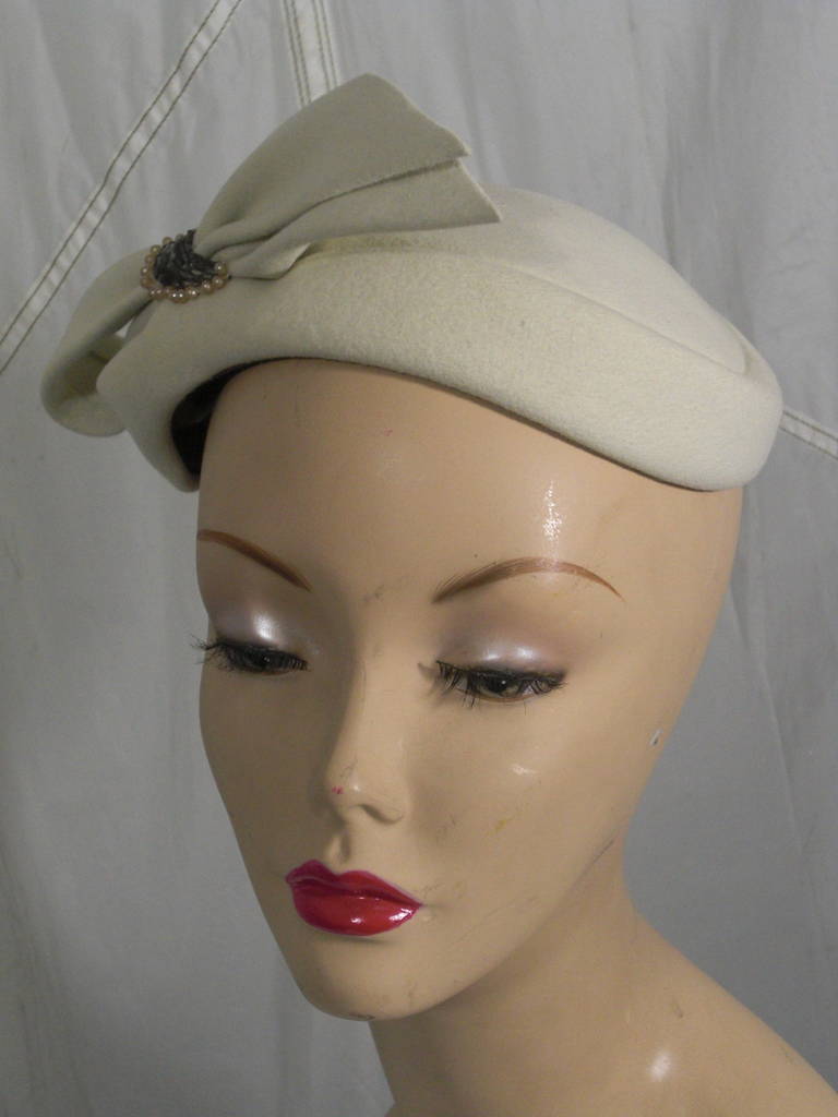 1950s Ivory Felt Hat with Bugle Bead and Pearl Accent Bow at 1stDibs