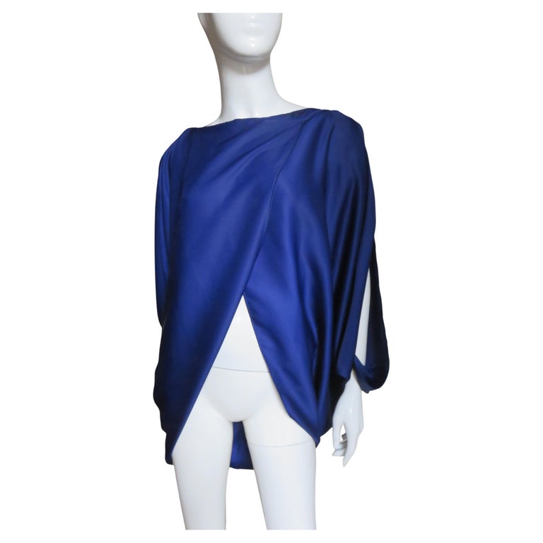 Offene Ärmel und Midriff Cape-Oberteil von Issey Miyake im Angebot bei ...