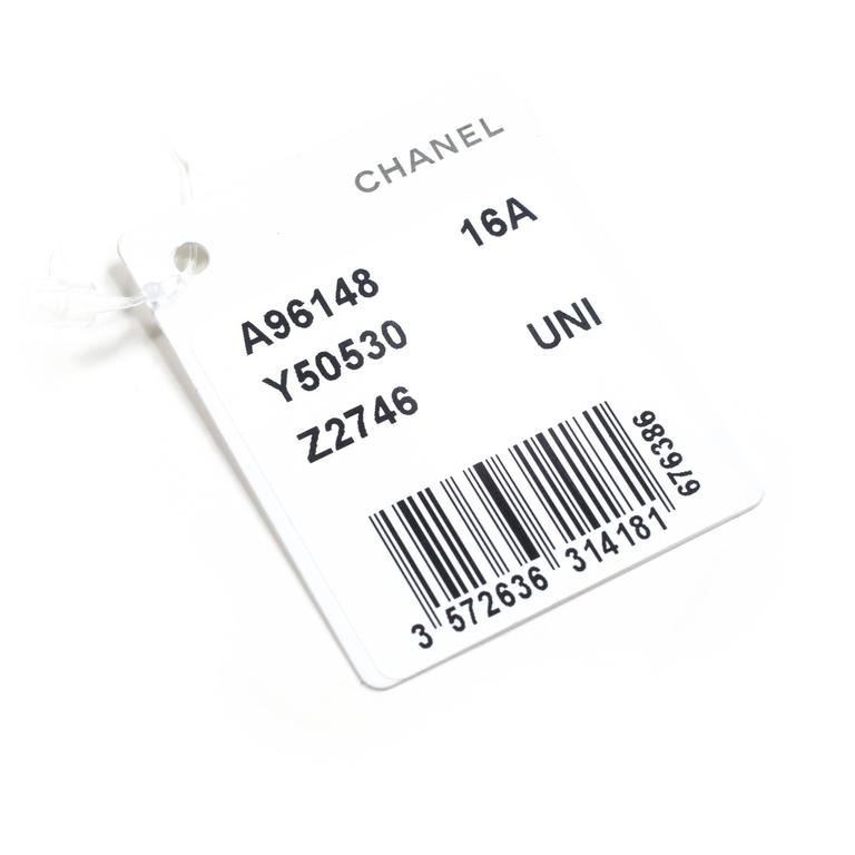 Chanel Pearl Marble Necklace 2016 - New - White Bead Gold CC Charm ...