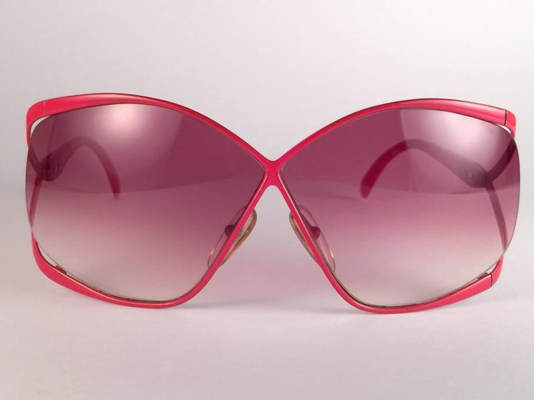 New Vintage Christian Dior 2056 30 Vibrant Red Rose Gradient Lenses ...