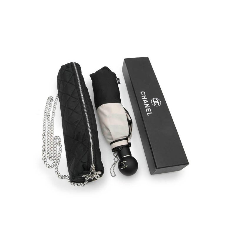 CHANEL Umbrella with CC logo in Beige and Black Fabric at 1stDibs ...
