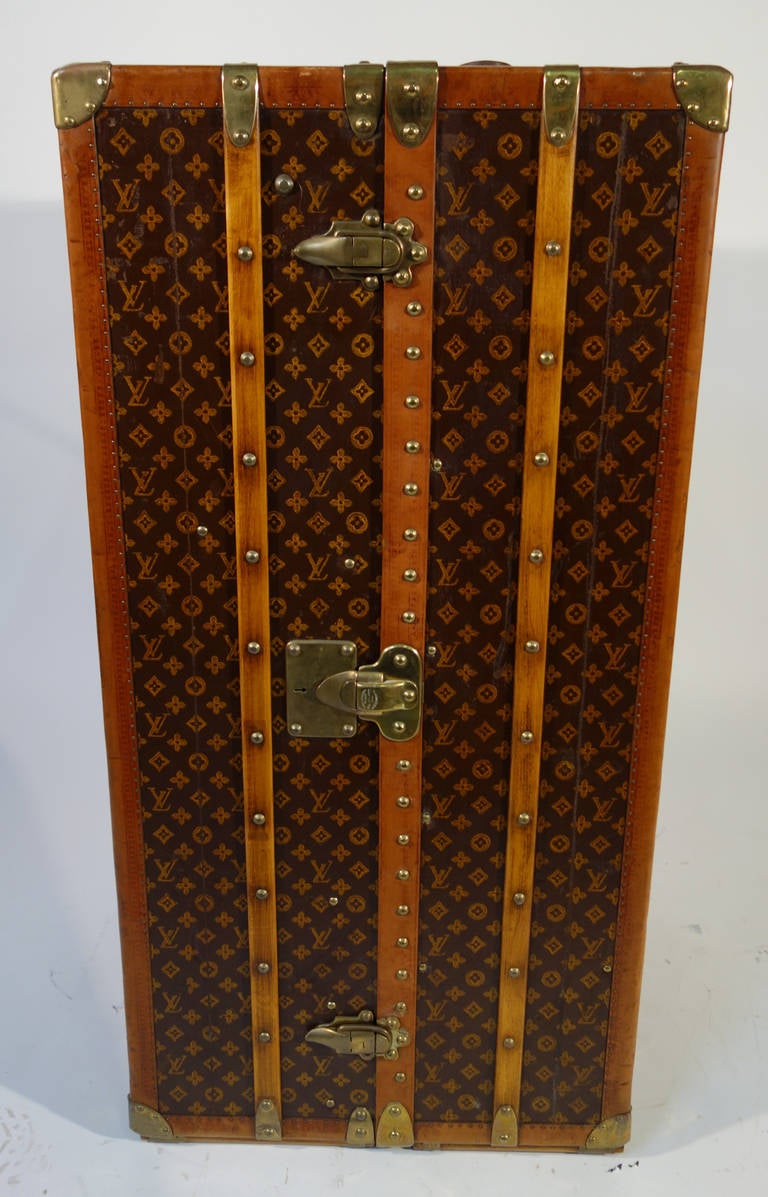 Wardrobe Louis Vuitton Monogram Stencil 1930/ Malle Stylo For Sale at ...