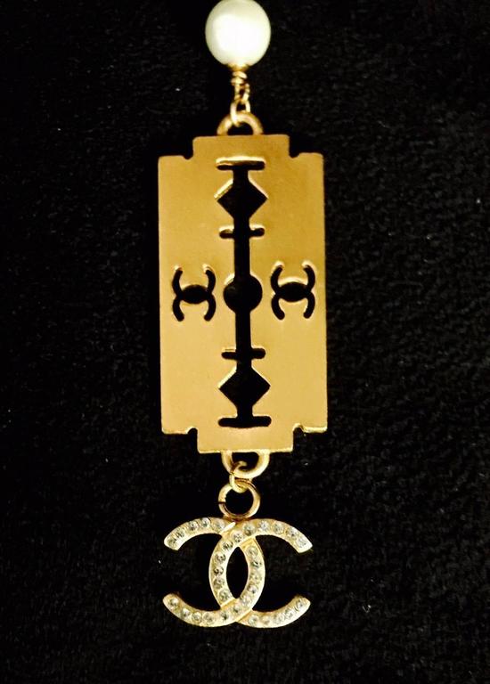 Classic Coco Chanel Pearl Razor Blade Necklace at 1stDibs | coco chanel ...