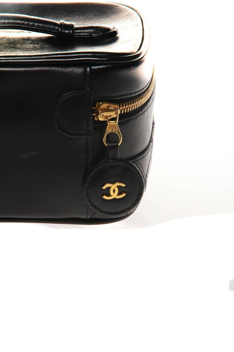 Chanel Leather Beauty Vanity Case Bag at 1stDibs | chanel beauty case ...