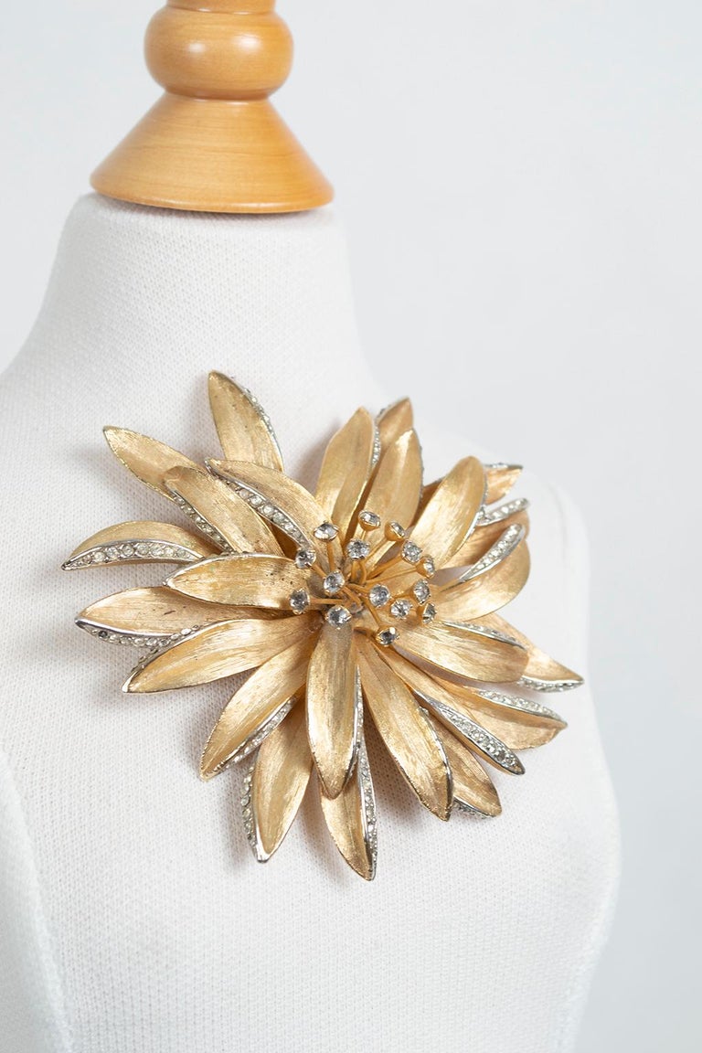 Signed Kramer Oversize Chrysanthemum Brooch, 1950s at 1stDibs
