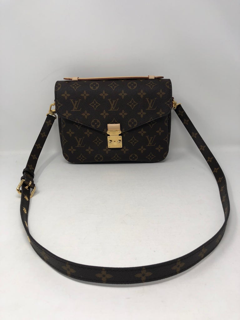 Louis Vuitton Pochette Metis at 1stDibs