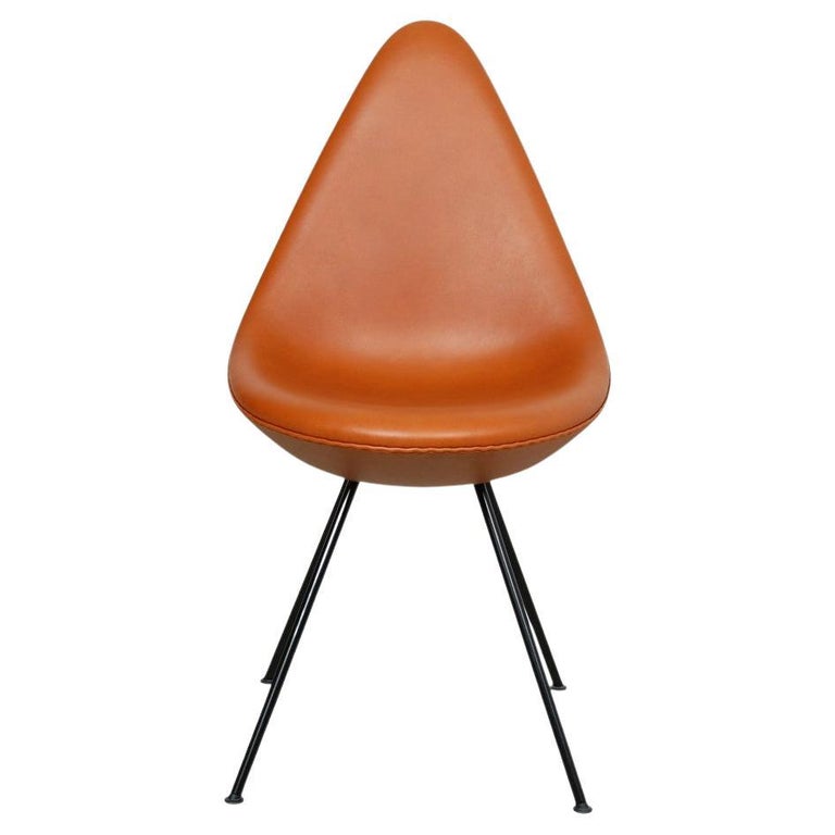 Arne Jacobsen Drop Black Lacquered Chair in Walnut Aniline For Sale at ...
