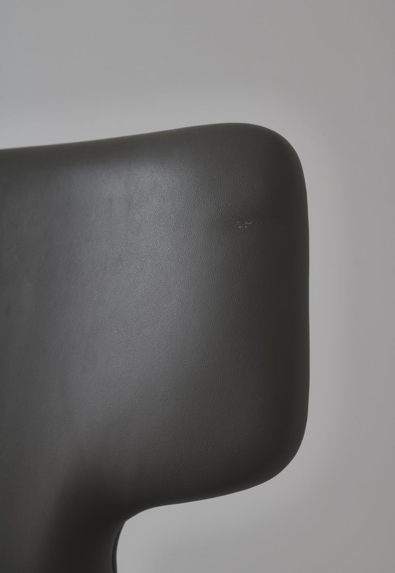 Arne Jacobsen Model 3103 "T-Chairs" by Fritz Hansen Leather and Steel ...