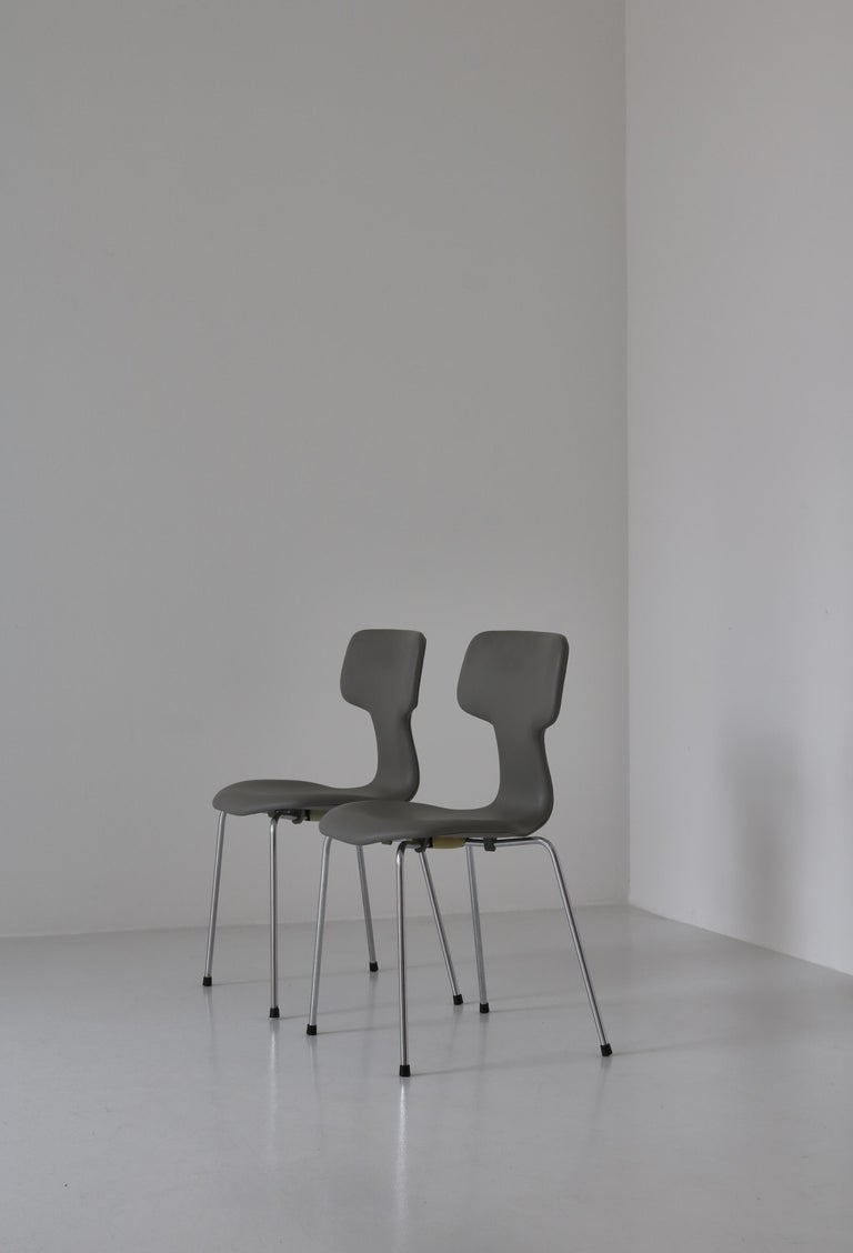 Arne Jacobsen Model 3103 "T-Chairs" by Fritz Hansen Leather and Steel ...