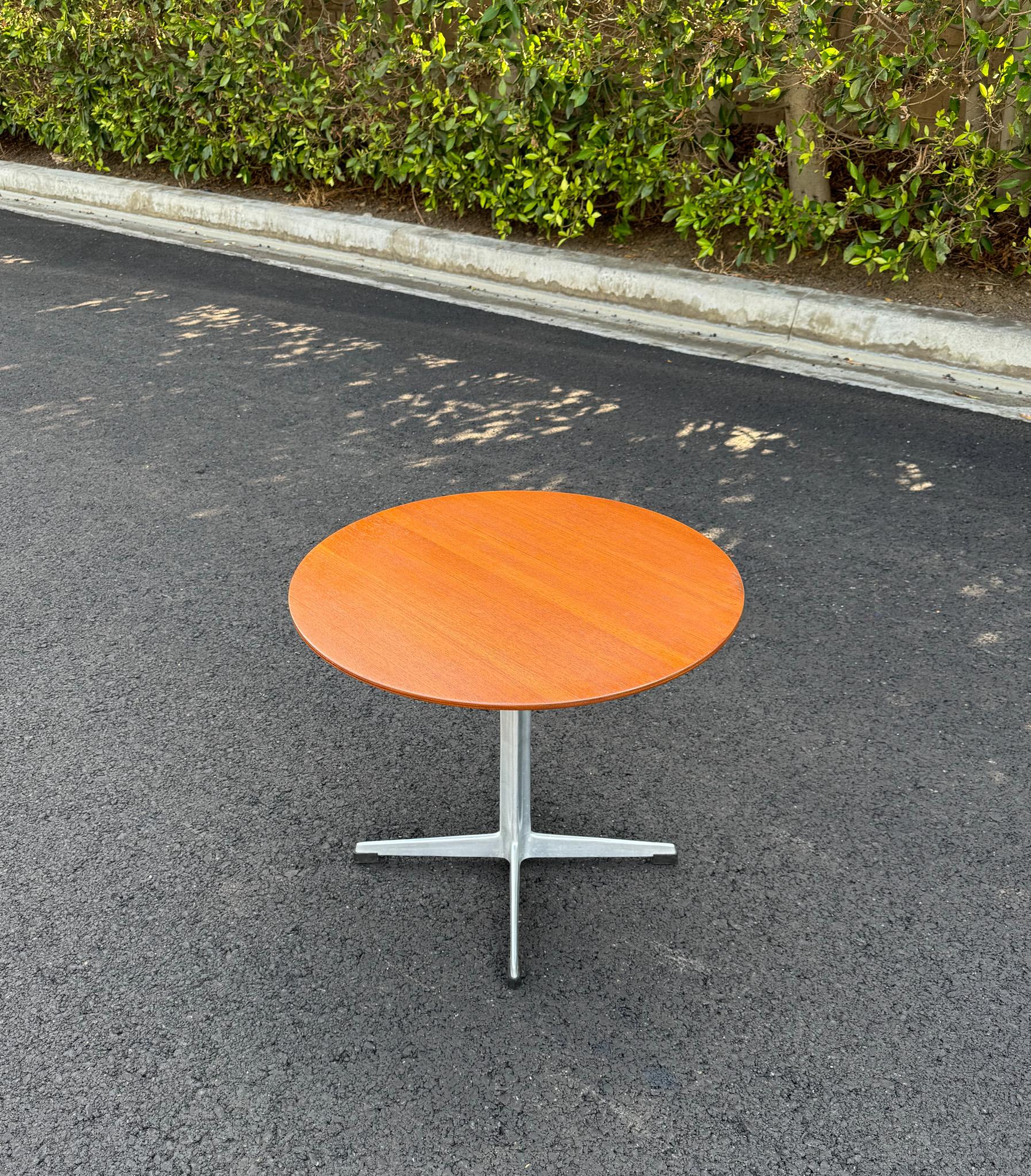 Arne Jacobsen Model 3514 Side Table for Fritz Hansen, Denmark, c.1965 ...