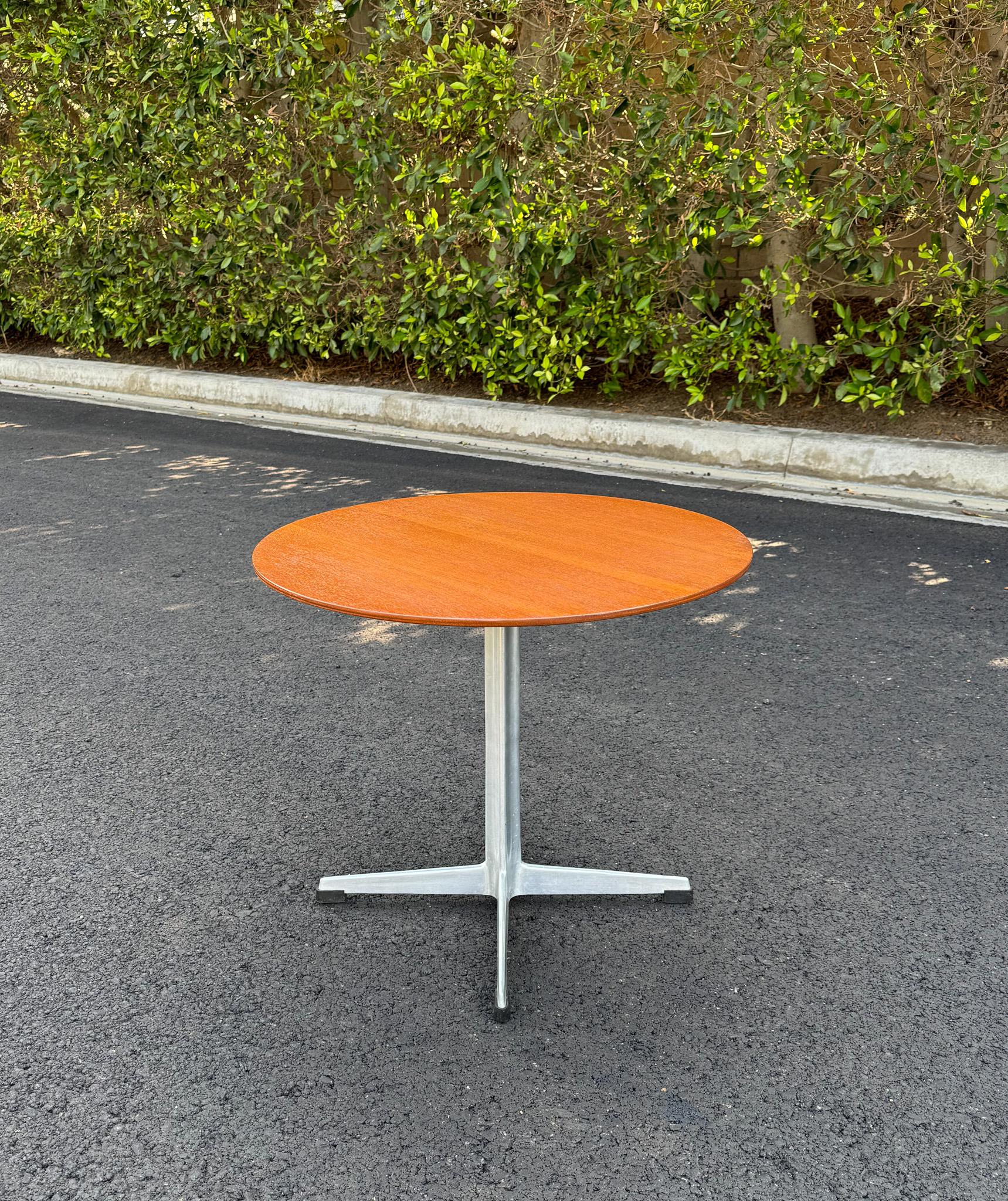 Arne Jacobsen Model 3514 Side Table for Fritz Hansen, Denmark, c.1965 ...