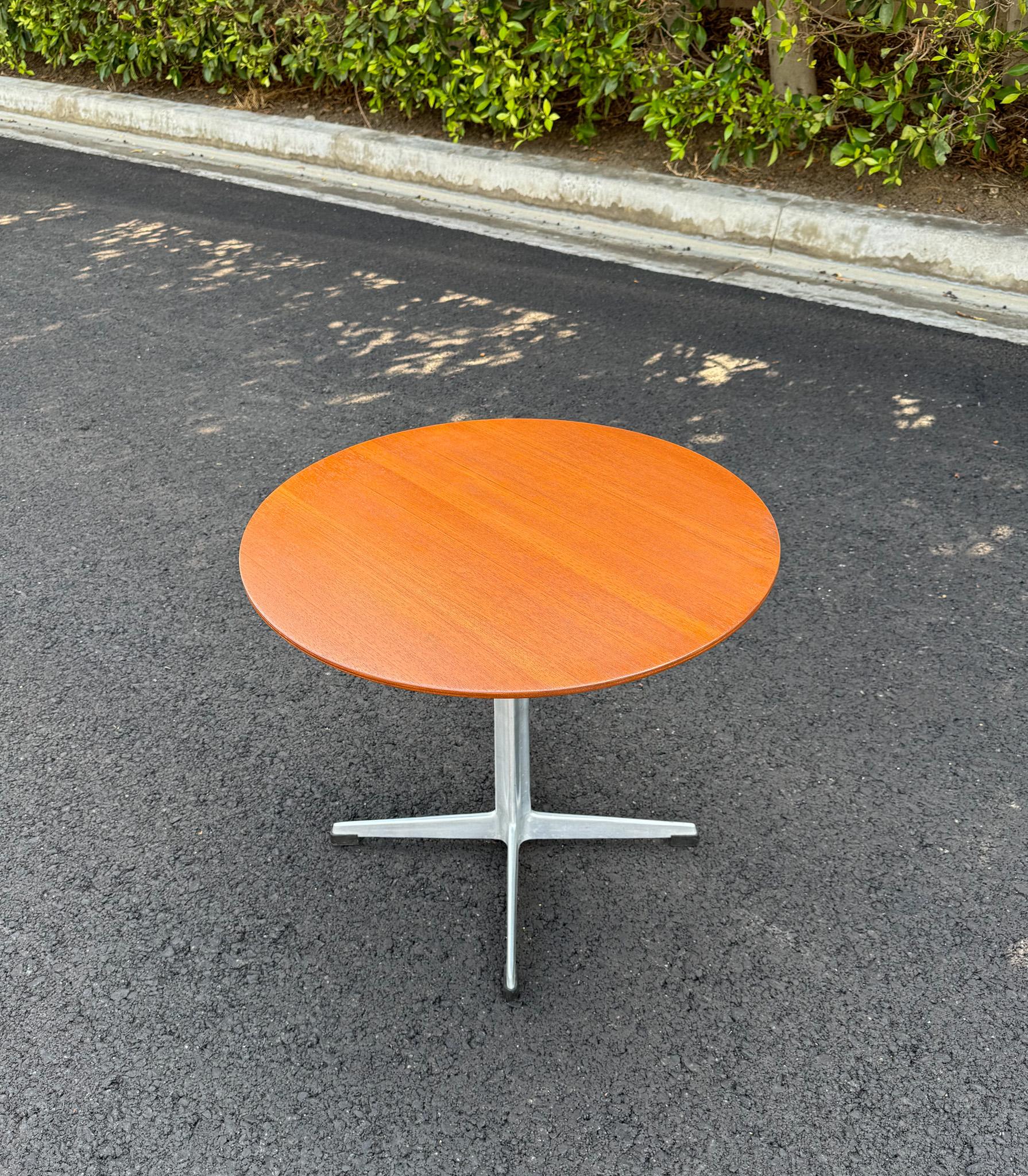 Arne Jacobsen Model 3514 Side Table for Fritz Hansen, Denmark, c.1965 ...