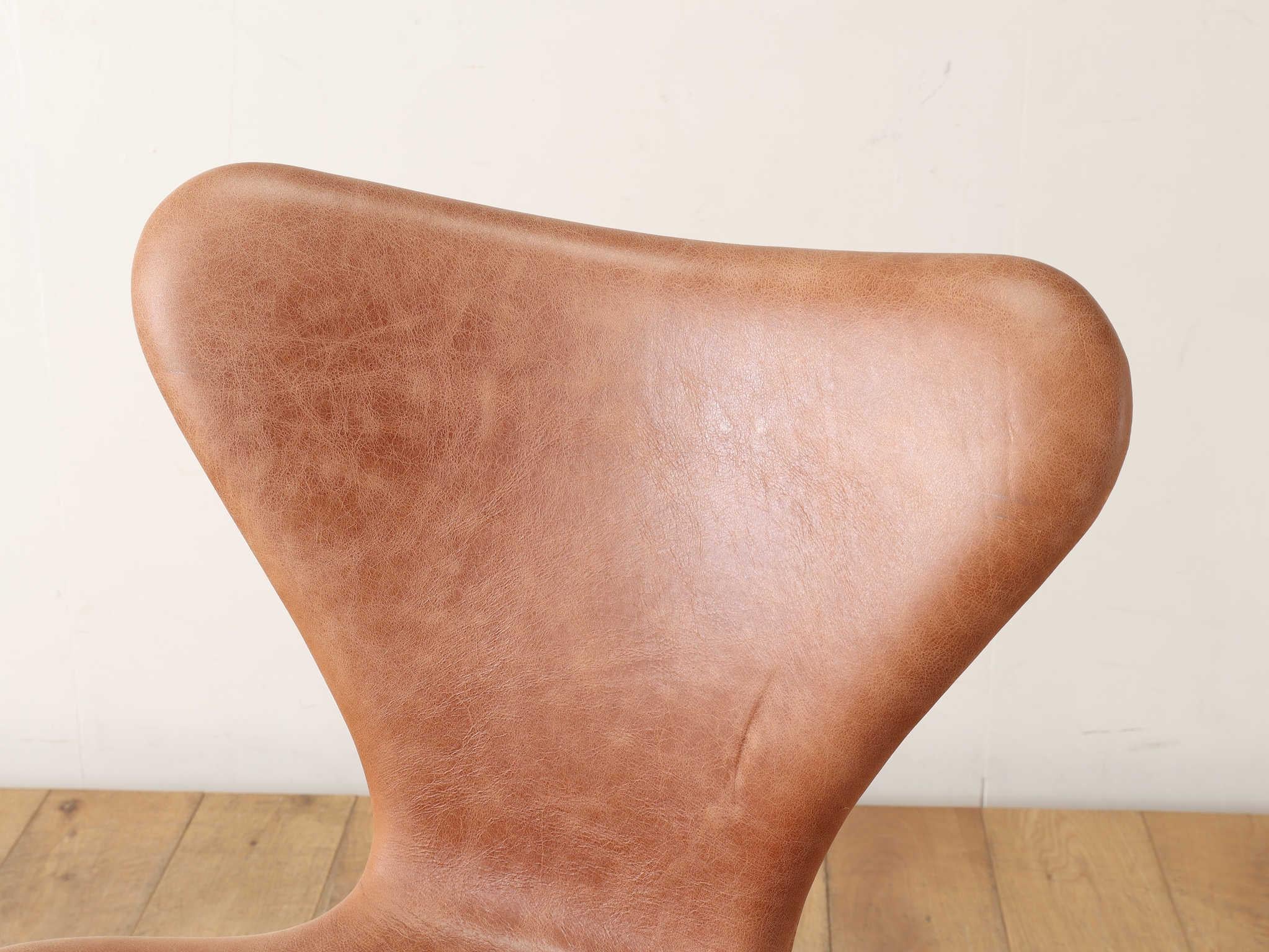 Arne Jacobsen Seven Chair Leather FH3107 For Sale at 1stDibs