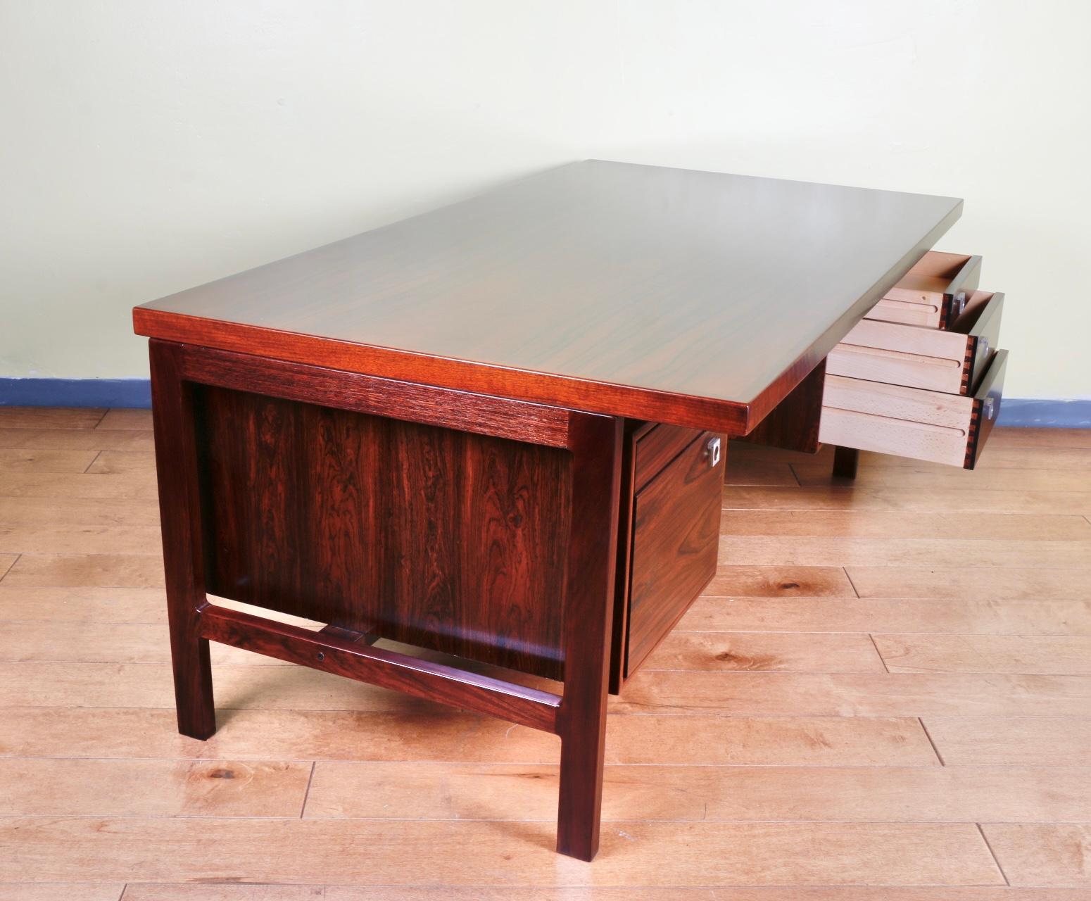 Arne Vodder Rosewood Executive Desk For Sale at 1stDibs