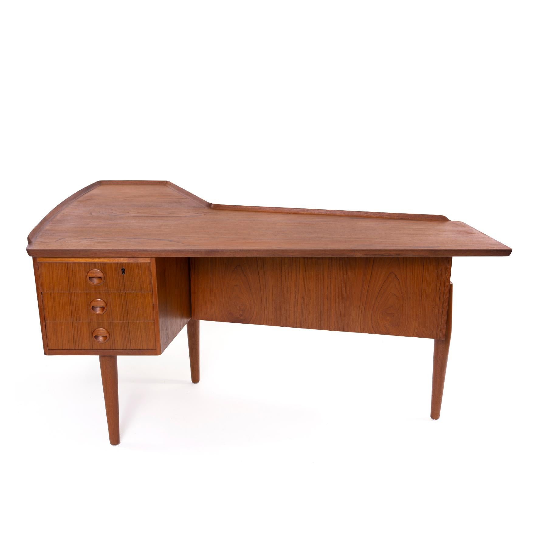 Arne Vodder Teak Boomerang Desk with Built-in Bar For Sale at 1stDibs