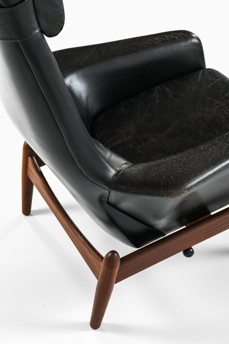Arnold Madsen Easy Chair with Stool Model MS 30 Produced by Madsen and ...