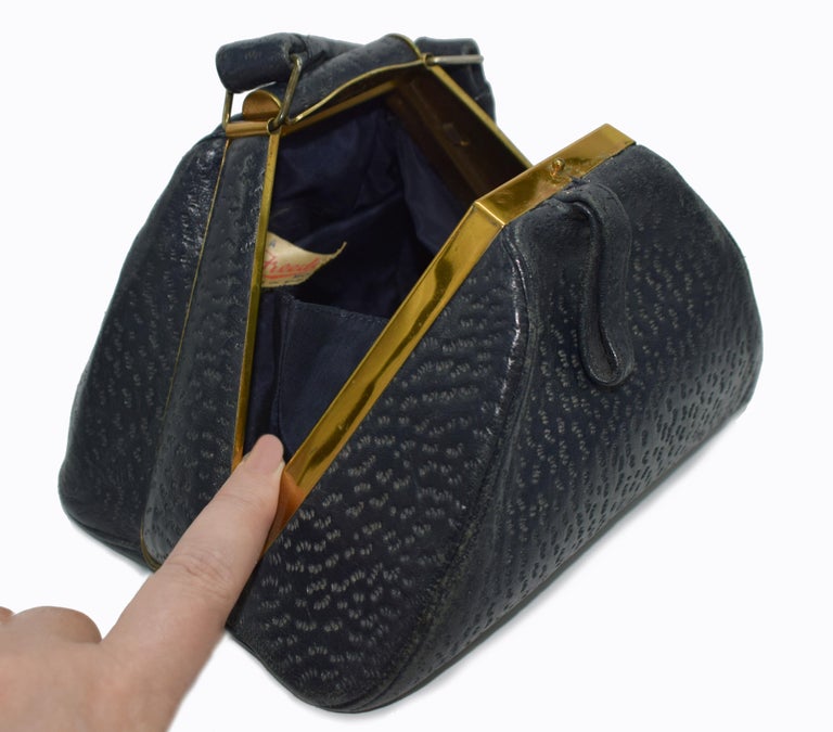 Art Deco 1930s-1940s Stylish Pyramid Shaped Box Bag For Sale at 1stDibs