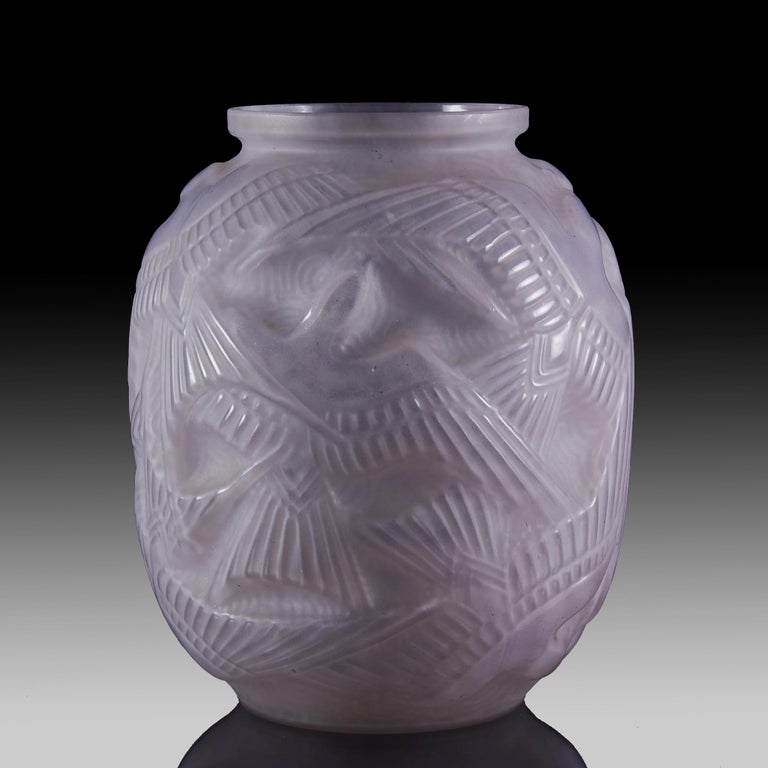 Art Deco 20th Century Glass Vase Entitled "Swallows" by Pierre D'Avesn ...