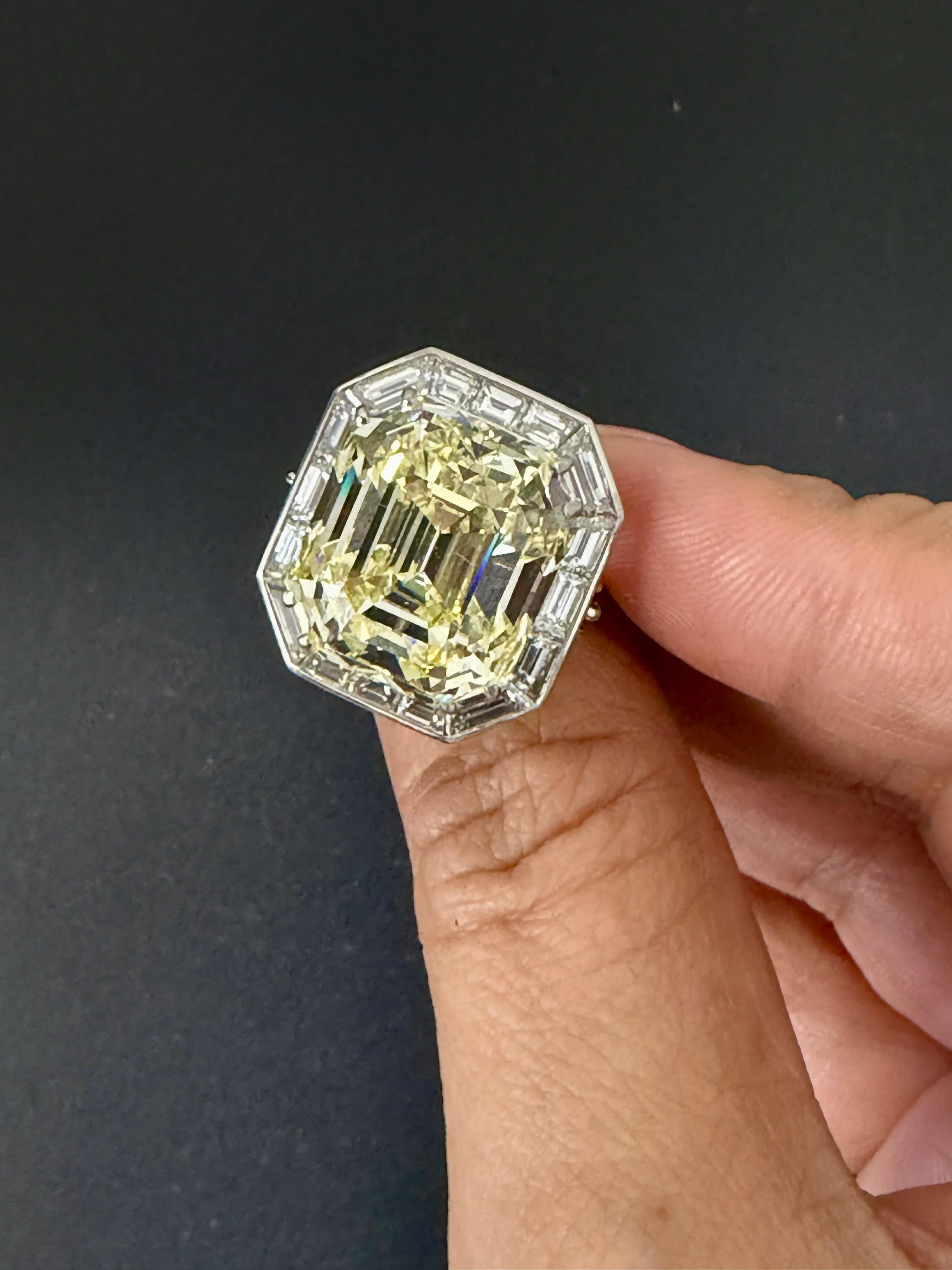 GIA Certified Fancy Light Yellow Diamond 22.83 Carat VS1 Bora and Co ...