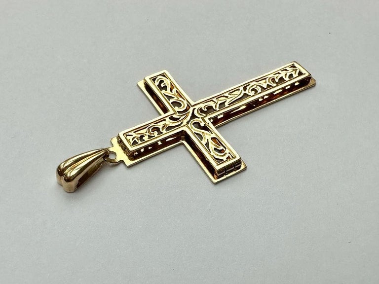 Art Deco Cross in 18kt Yellow Gold Openwork Decorated For Sale at 1stDibs