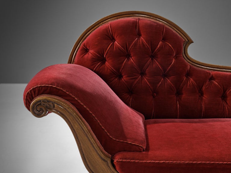 Art Deco Daybed in Red Velvet and Walnut For Sale at 1stDibs