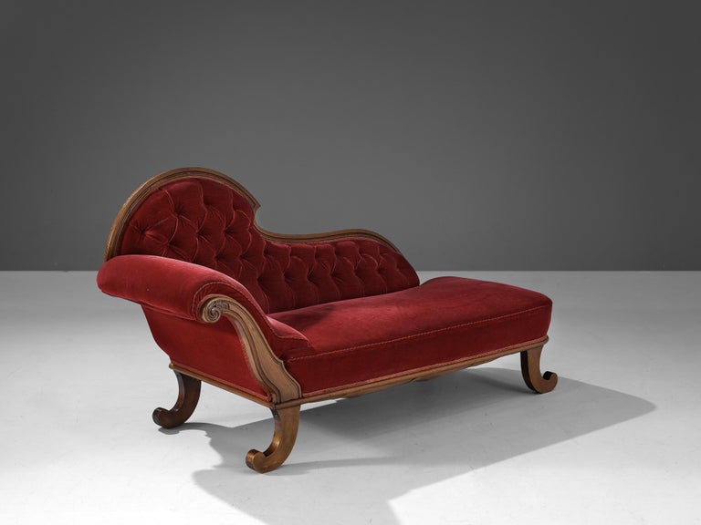 Art Deco Daybed in Red Velvet and Walnut For Sale at 1stDibs