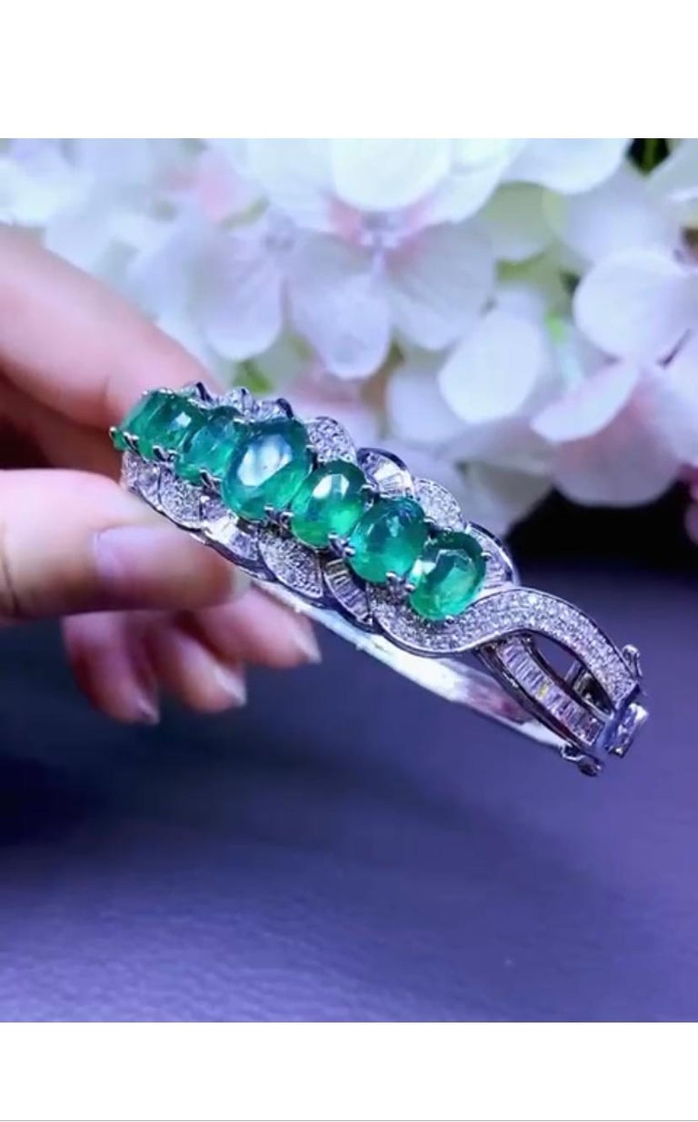 Art Decô Design with 13.21 Carats of Emeralds and Diamonds on Bangle ...