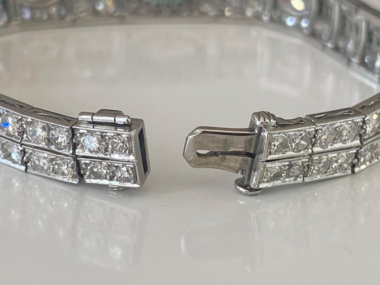 Art Deco Diamant und Smaragd Gliederarmband im Angebot bei 1stDibs