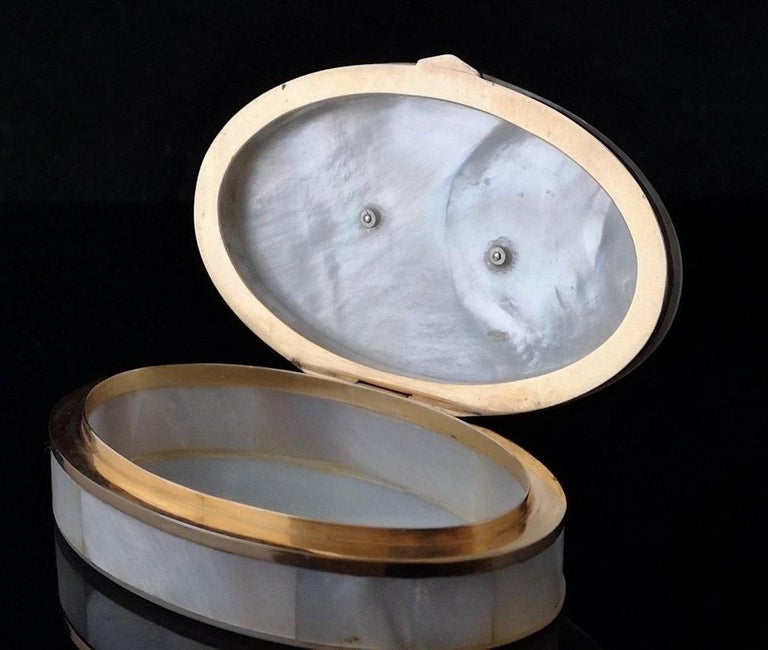 Art Deco Diamond and Emerald Snuff Box, 18 Karat Yellow Gold, Mother of ...