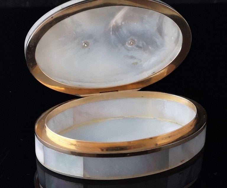 Art Deco Diamond and Emerald Snuff Box, 18 Karat Yellow Gold, Mother of ...