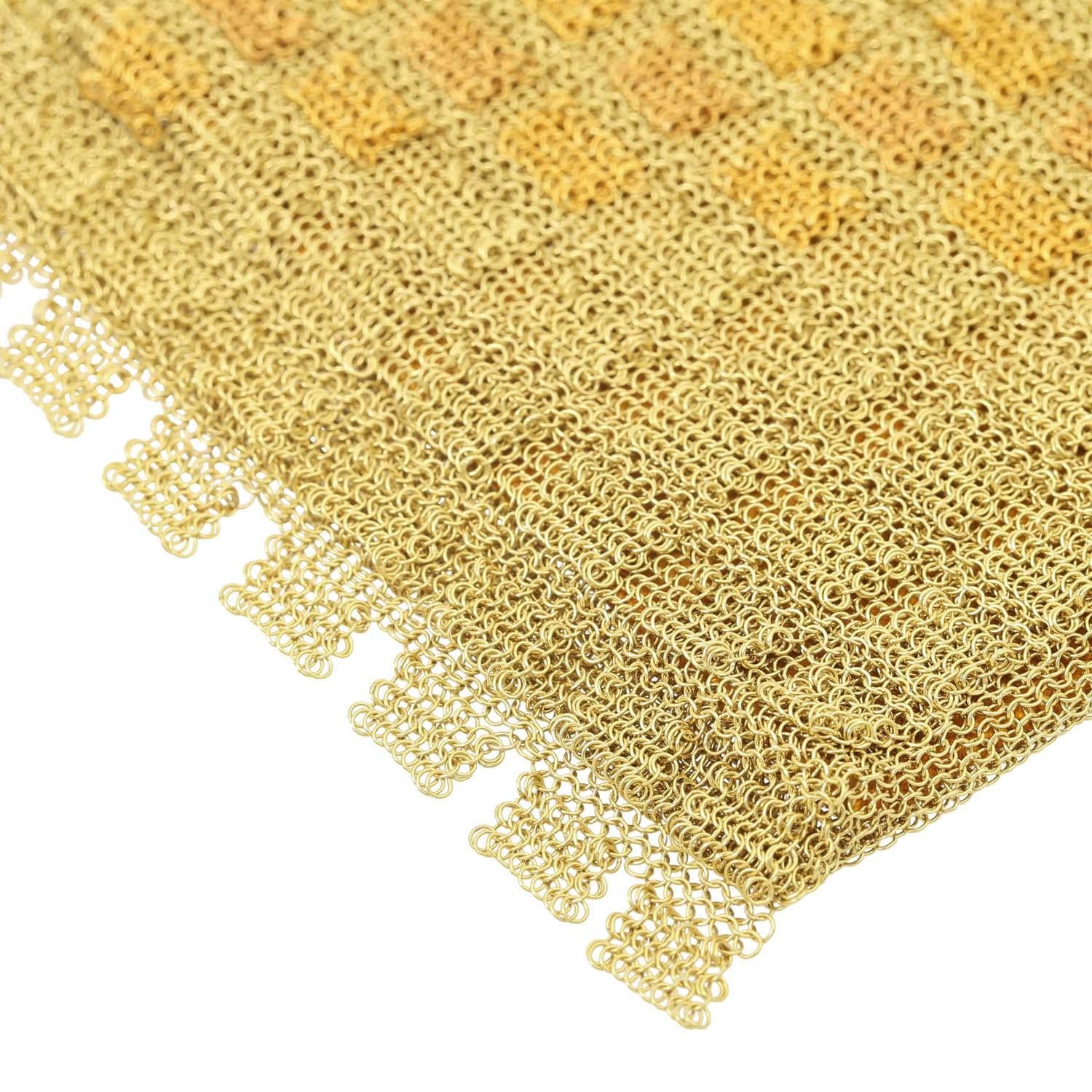 Art Deco Evening Bag Made of Gold Mesh with Sapphires For Sale at ...