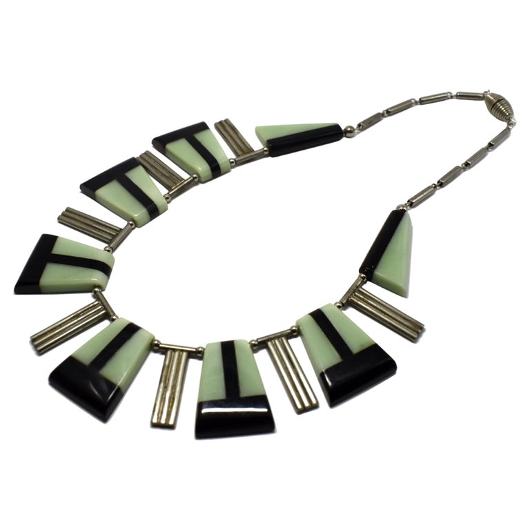 Fabuleux collier fantaisie Art Déco en bakélite moderniste, vers 1930 ...