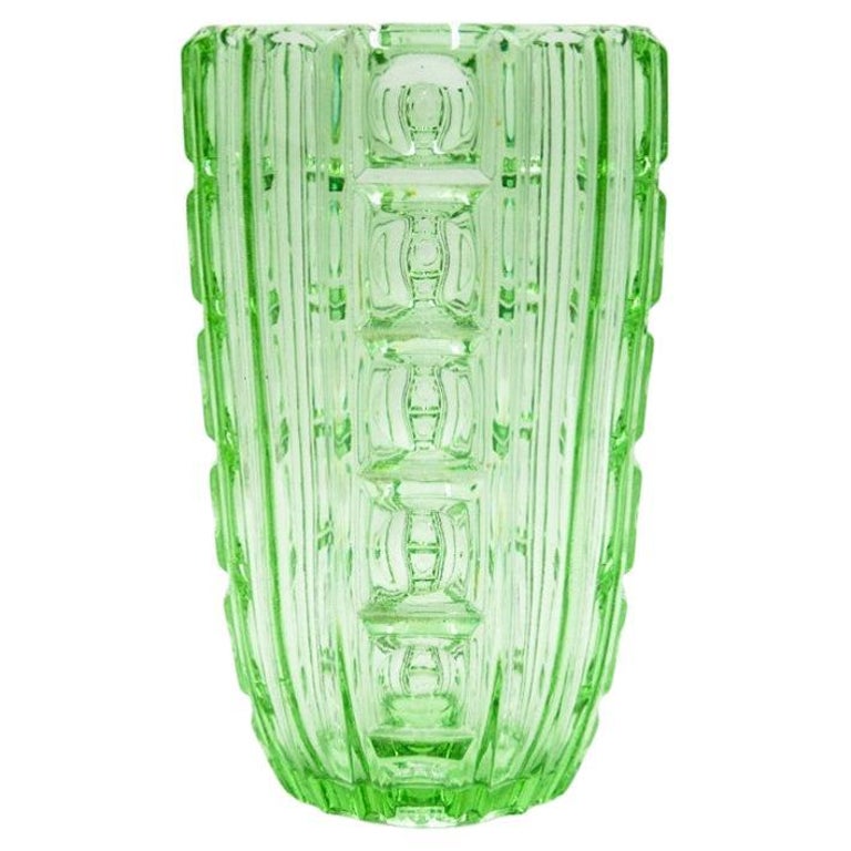Vase en verre uranium vert Art Déco, S. Reich CMS Krasno ...