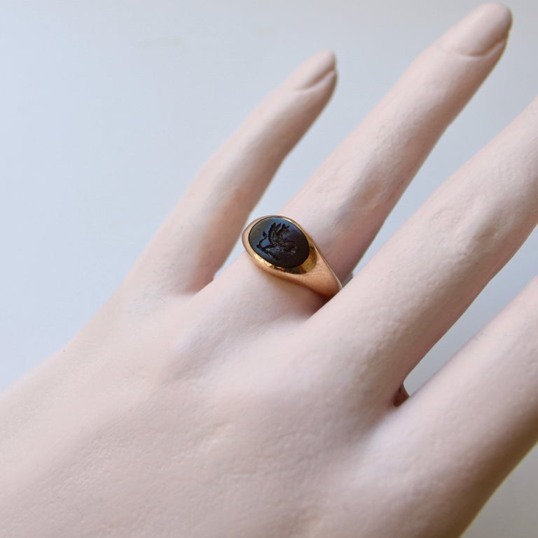 Art Deco Griffin Agate Intaglio Signet Ring in 9k Gold For Sale at 1stDibs