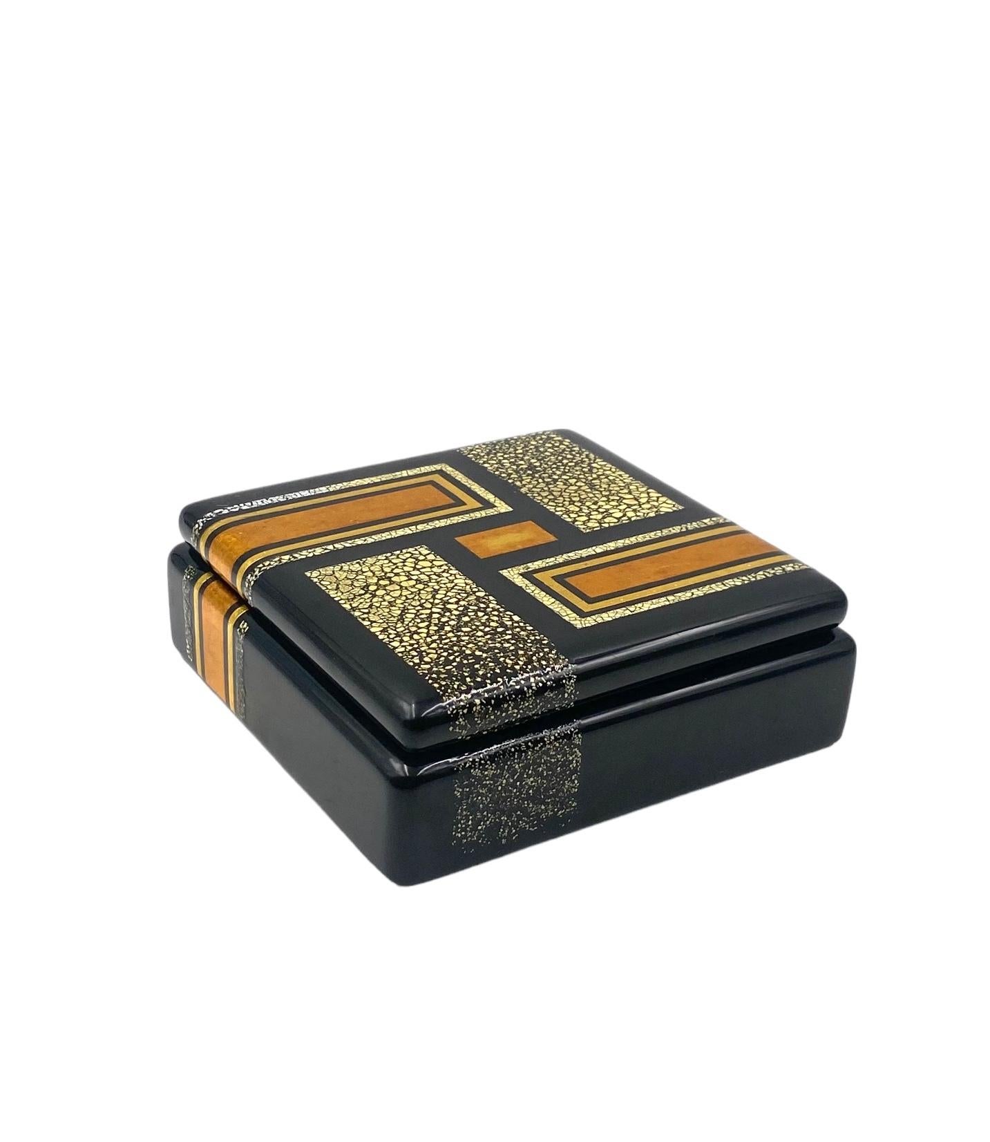 Art Deco lacquer box in the manner of Jean Dunand, France 1940 For Sale ...