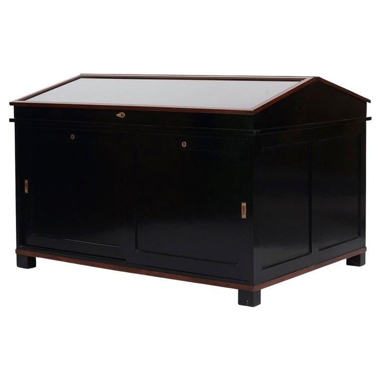 Art Deco Display Cabinet For Sale at 1stDibs