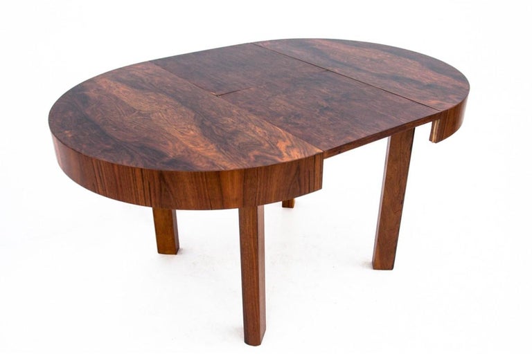 Runder Art-Déco-Esstisch, Polen, 1940er Jahre. Nach der Renovierung. im Angebot bei 1stDibs