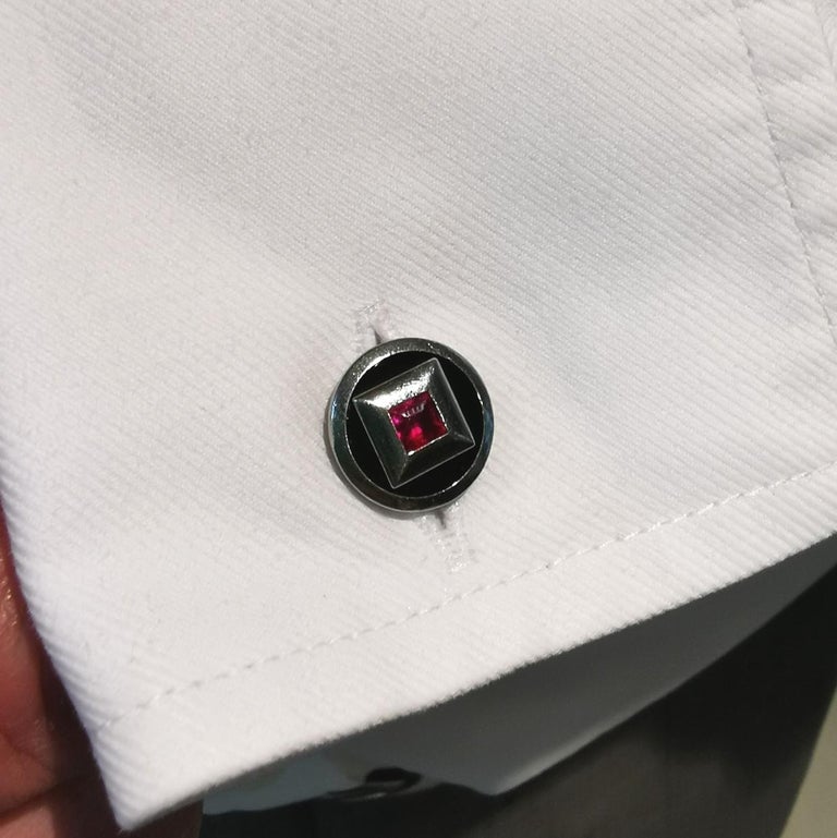 Art Deco Ruby and Onyx Platinum Cufflinks, circa 1930 For Sale at 1stDibs