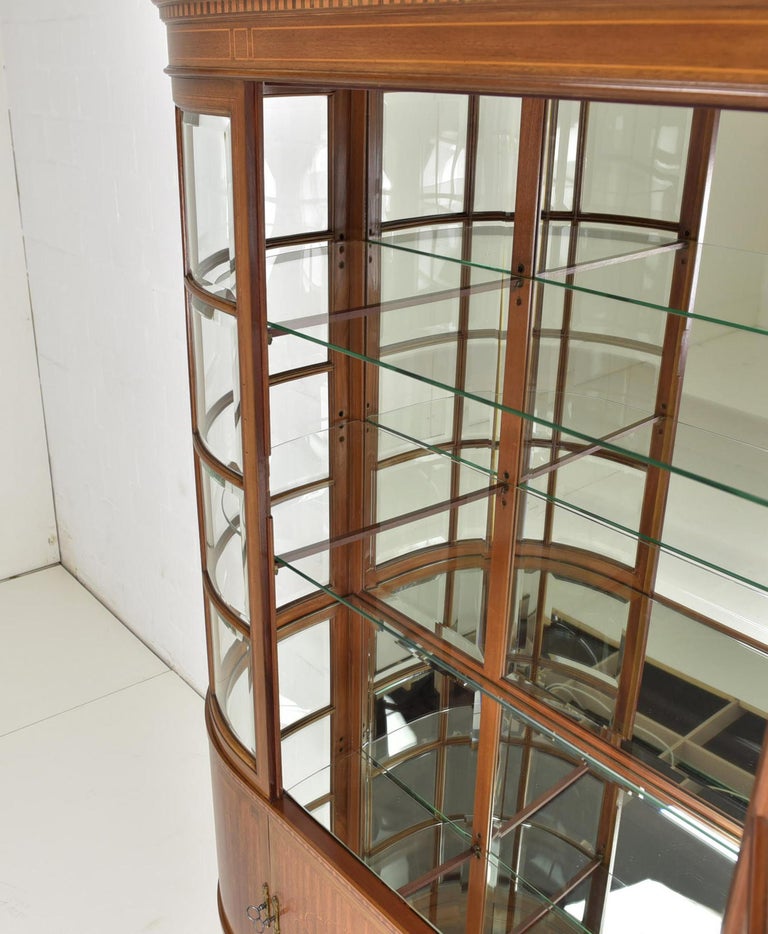 Art Deco Showcase in Mahogany, 1925 For Sale at 1stDibs