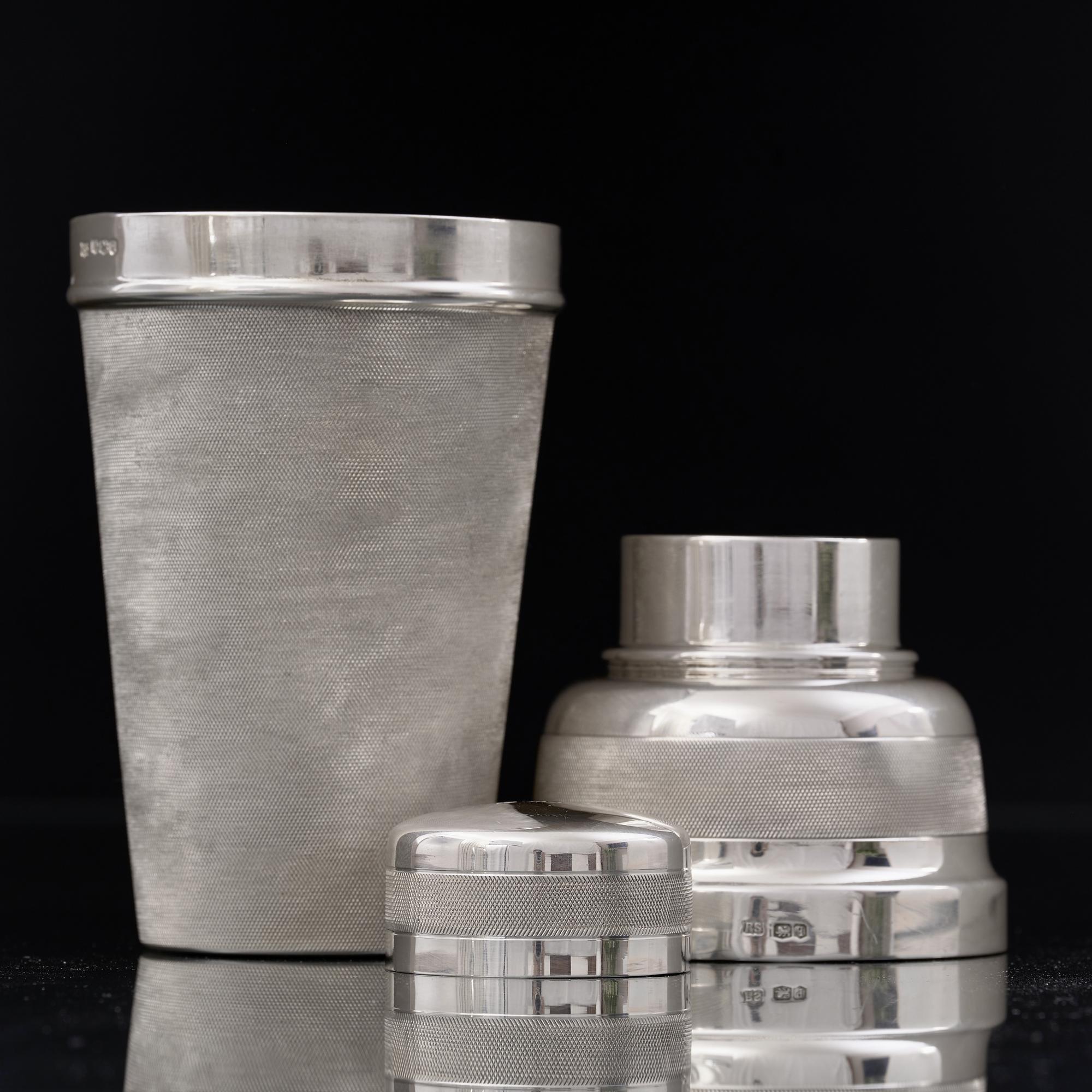 Art Deco silver cocktail shaker For Sale at 1stDibs