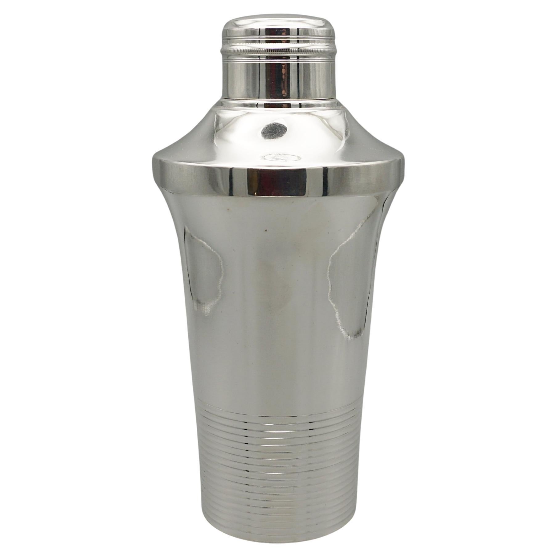 An Art Deco silver plate bullet cocktail shaker by Yeoman For Sale at ...