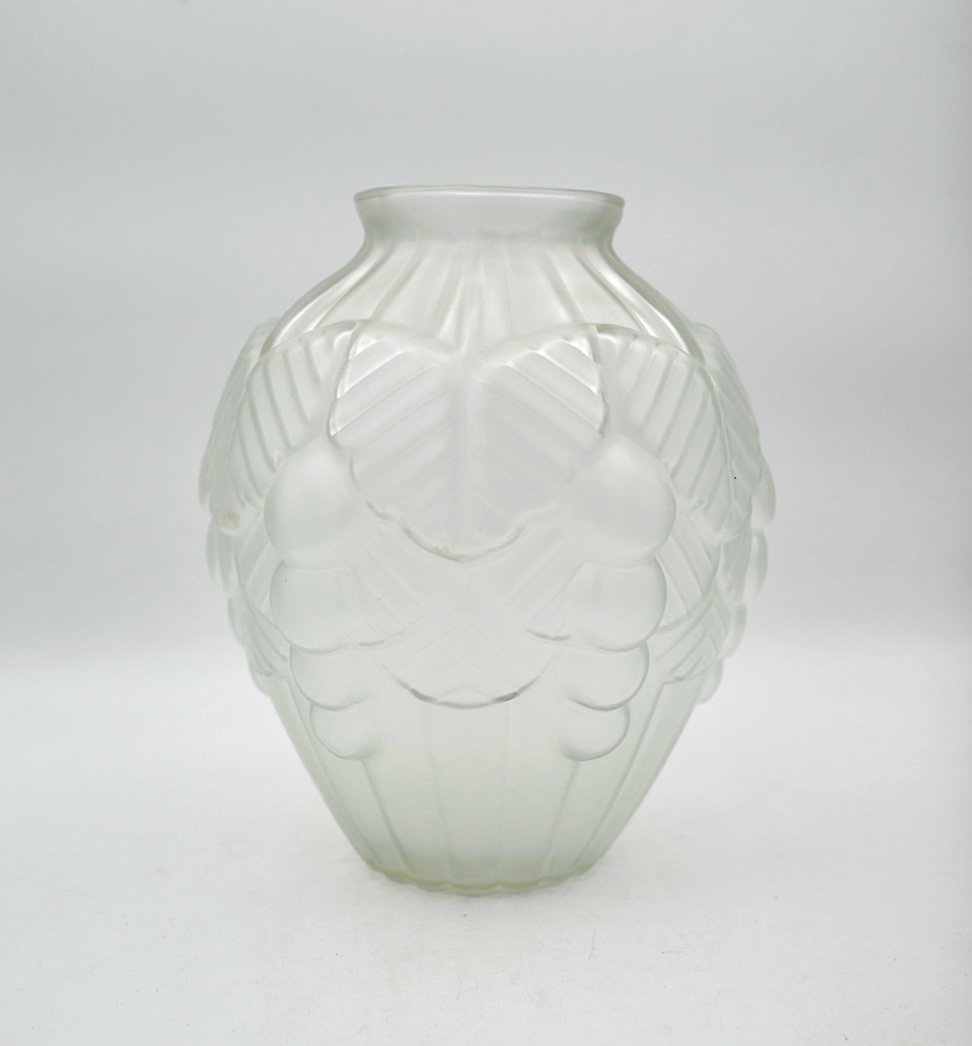 Art Deco Vase in Frosted Glass For Sale at 1stDibs | art deco frosted ...