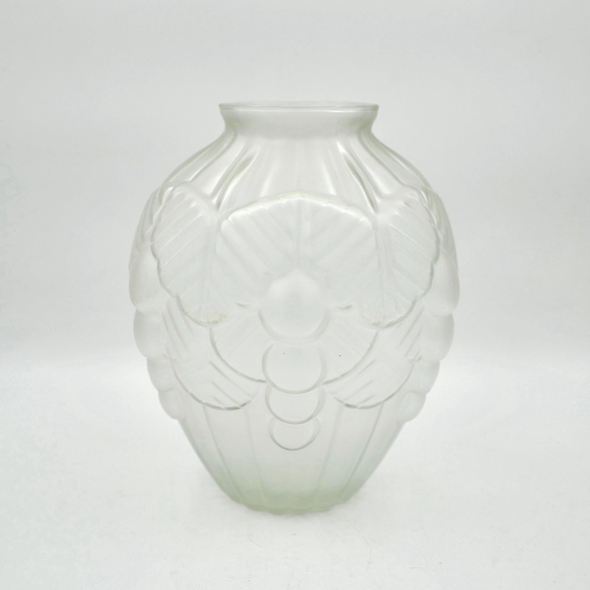 Art Deco Vase in Frosted Glass For Sale at 1stDibs | art deco frosted ...