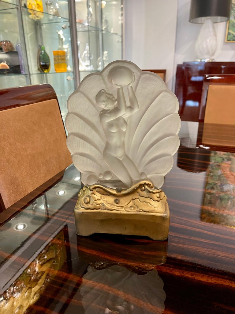 Art Deco Venus Glass Sculptrue For Sale at 1stDibs