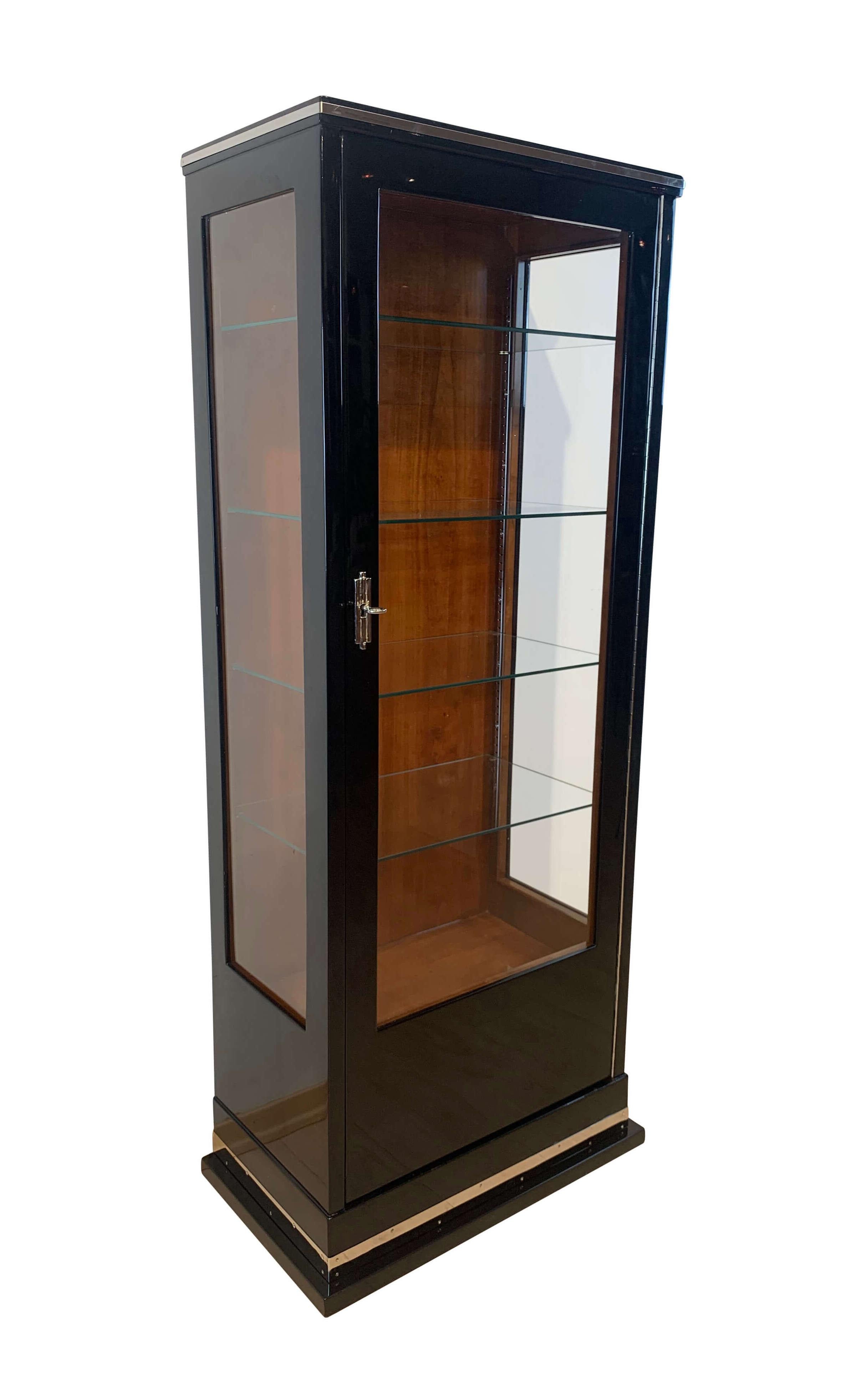 Antique and Vintage Vitrines - 1,686 For Sale at 1stDibs