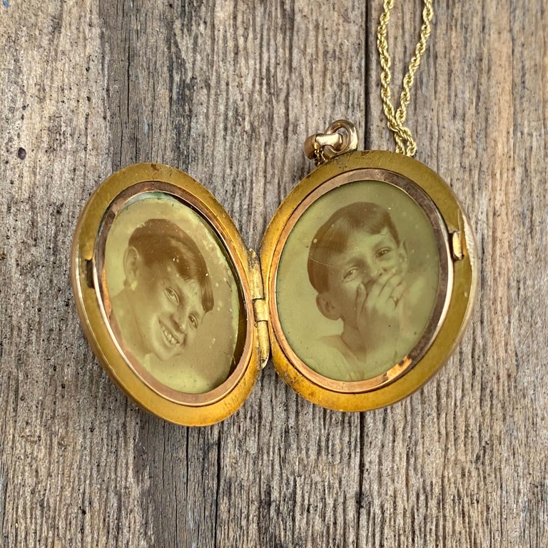 Art Nouveau Portrait with Roses 14k Gold Locket Pendant For Sale at 1stDibs